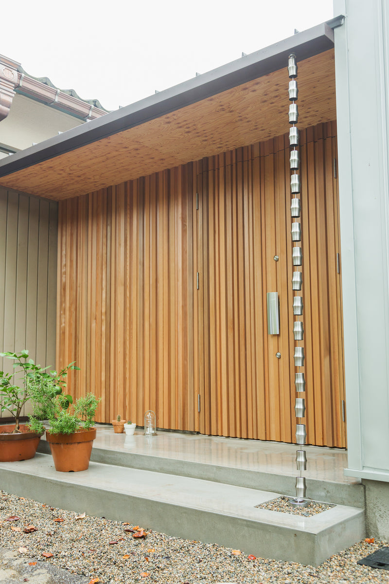 The Role of Rainwater Chains: The advantages and disadvantages of a ra ...